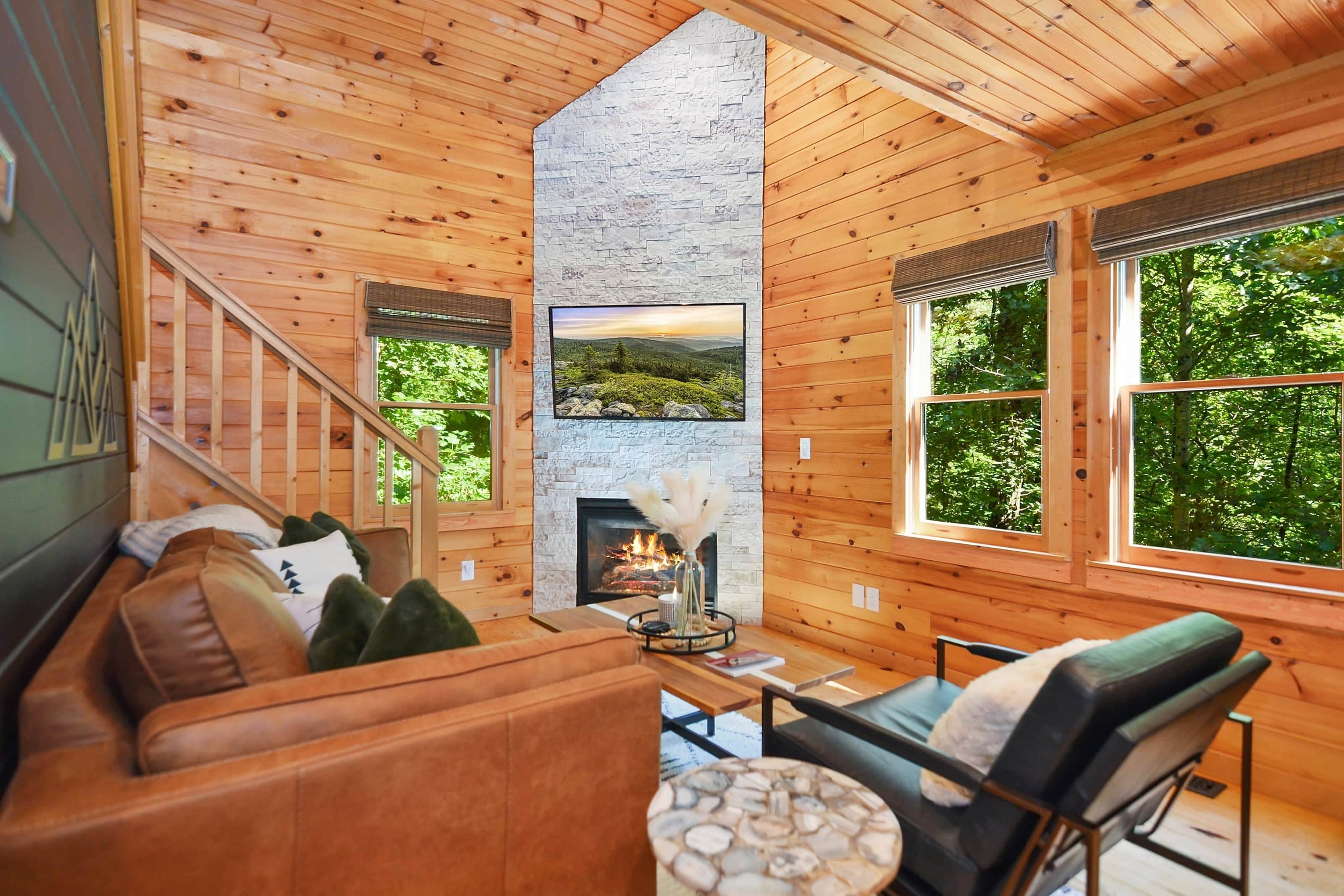 My Alpine Shack - Luxury Cabin / Walk To Downtown / Hot Tub - Helen, GA