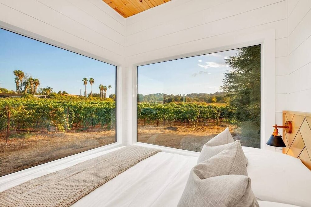 Luxury Vineyard Escape W Fireplace - Syrah - San Diego, CA