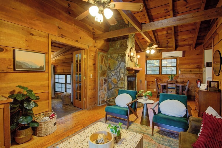 Mountain View Cabin 10 Min From Downtown Blue Ridge. Pet Friendly! - Blue Ridge, GA
