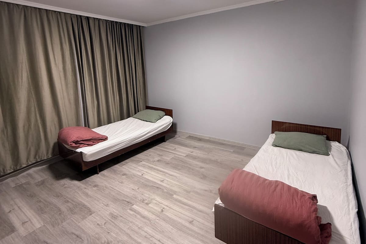 Secretária adequada para computadores portáteis, ferro/tábua de engomar