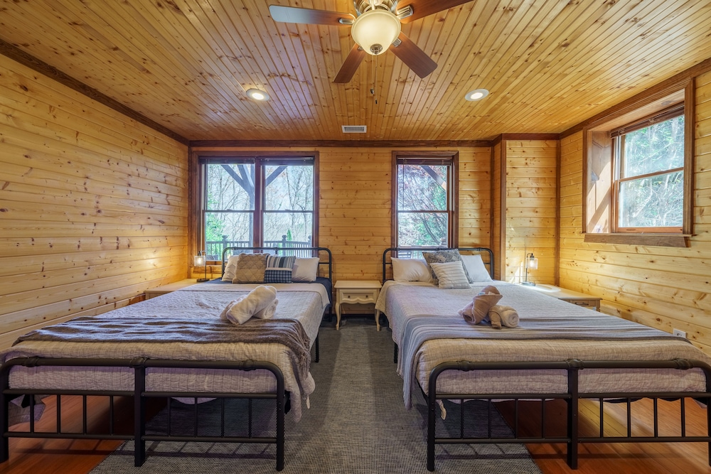 Waterfront Cabin With Party Dock. We Are Pet Friendly So Bring The Whole Family. - Don Carter State Park, Gainesville