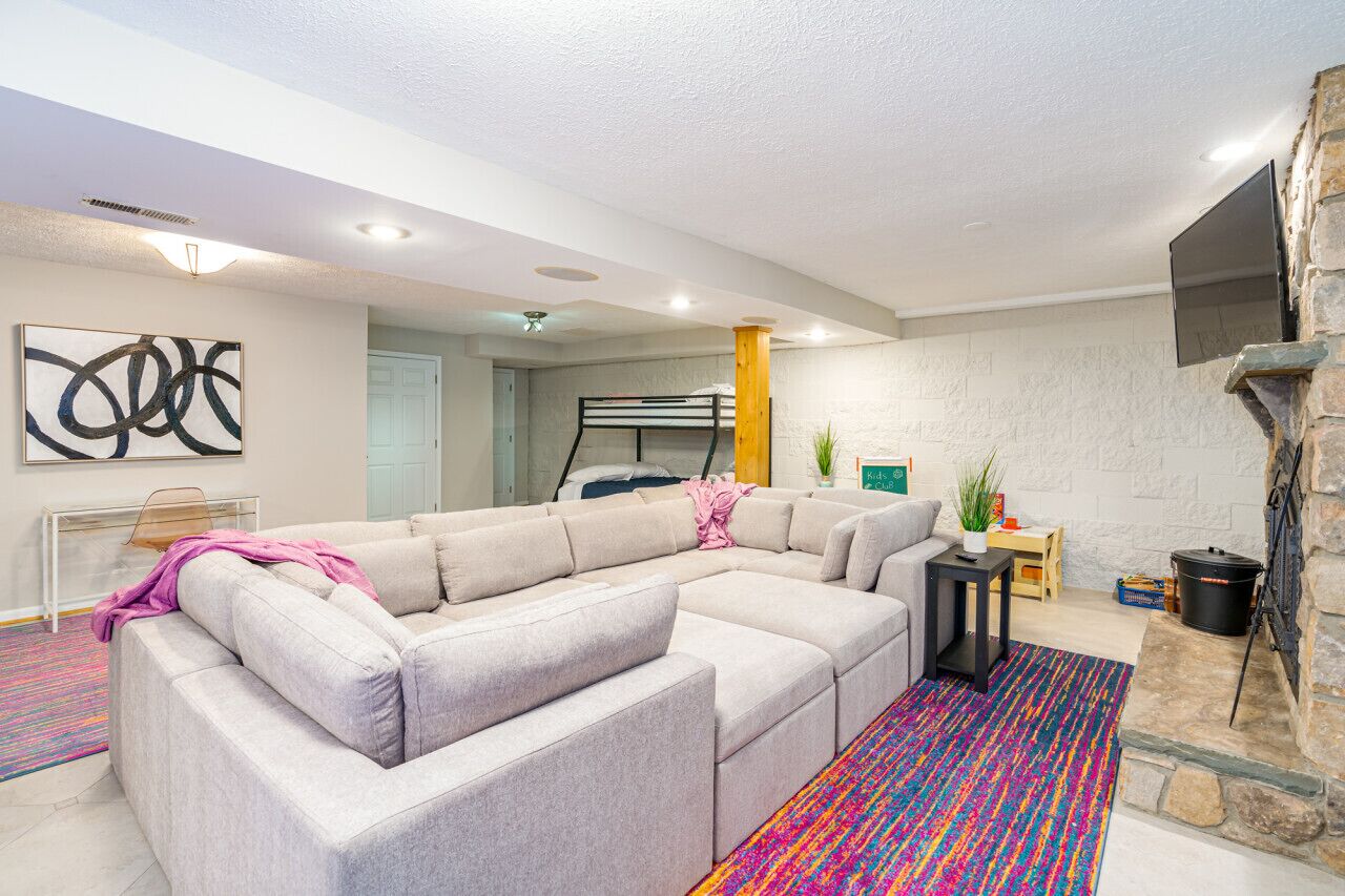 Escape The City To This Spacious And Clean 5br / 3.5ba Home With A Heated Pool And Spa On 8 Acres In Horse & Wine Country - Marshall, VA