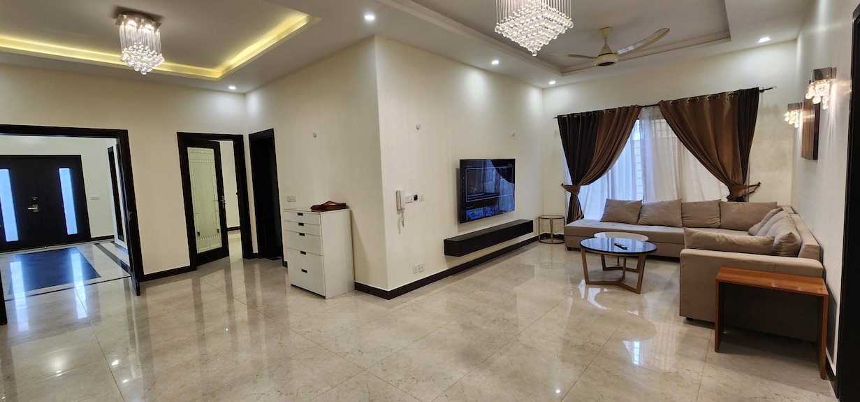 Haven Lodge, 7br Stylish Holiday Home With Hot Tub & Mountain View -