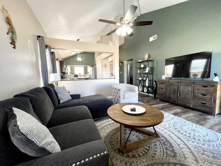 Abq Home Overlooking Mountain- Near Sandia Tramway + Balloon Fiesta - Albuquerque