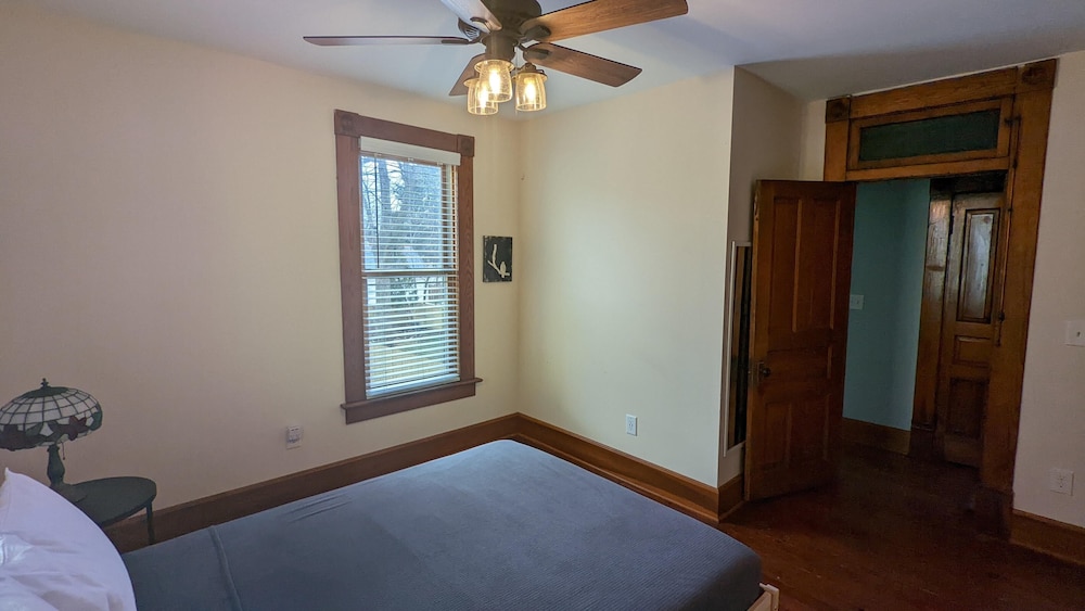 Beautiful Restored Home In Historic Old Oaks! Close To Downtown! - Columbus, OH
