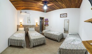 Quarto quádruplo standard | Wi-Fi de cortesia, roupa de cama