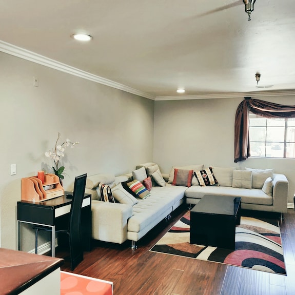 Fully Furnished Style 2 Bhk - 1 Bath Apt In San Diego Poway-miramar With Parking - Californië