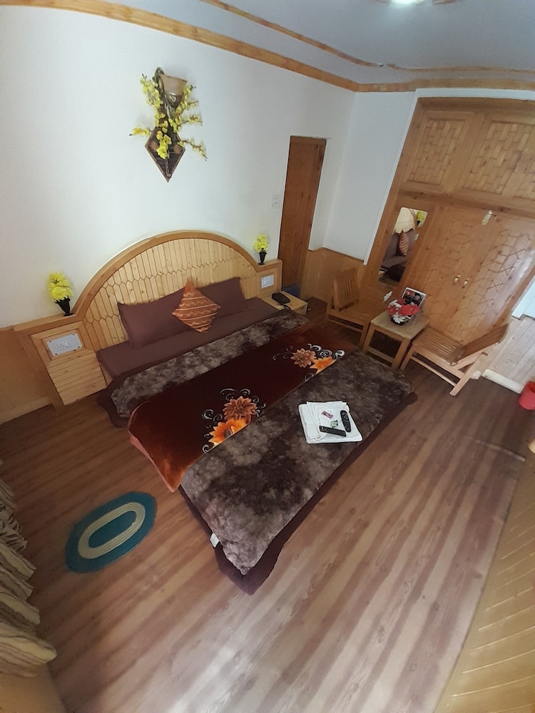 Manali Hotels With Beautiful View & Snow Peak Mountain View - Manali