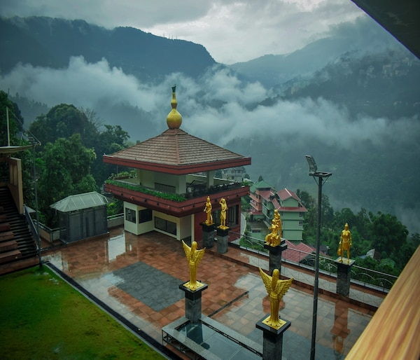Oro Montana Hotels And Resort - Gangtok