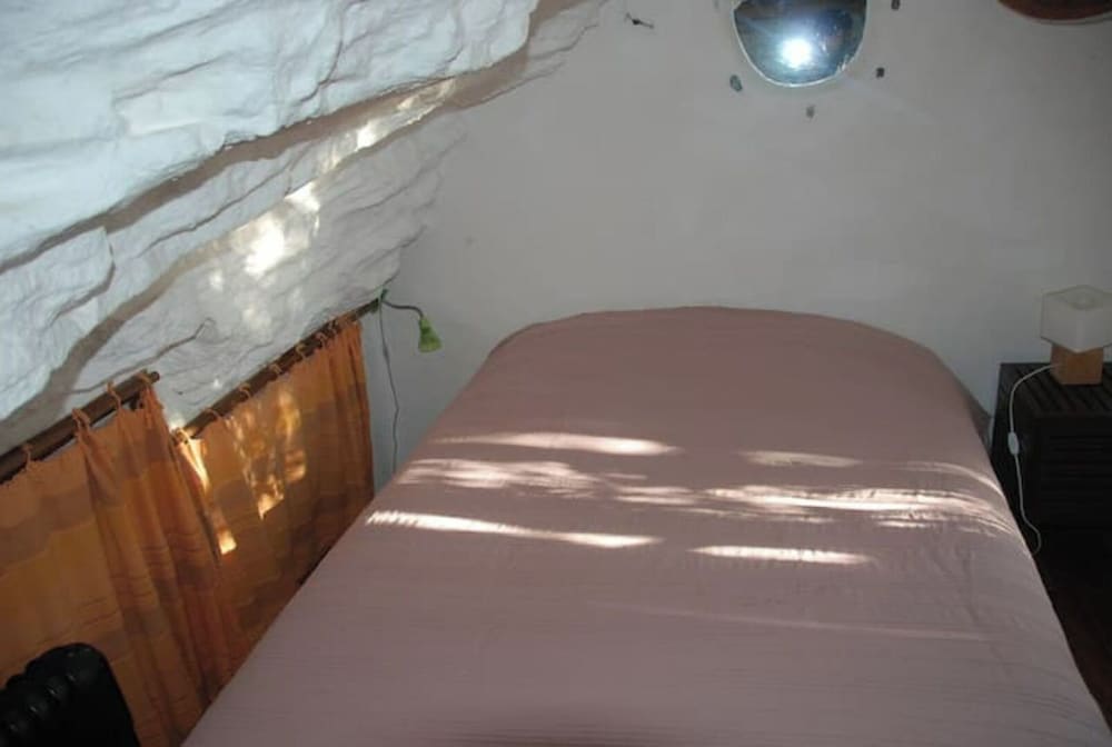 Gite De Charme Troglodyte - L'Isle-sur-la-Sorgue
