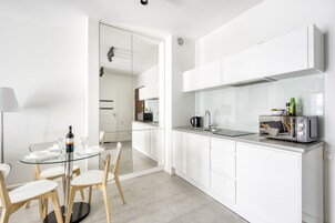 Apartamento luxo | Cozinha privada | Frigobar, cooktop, lava-louças, chaleira elétrica