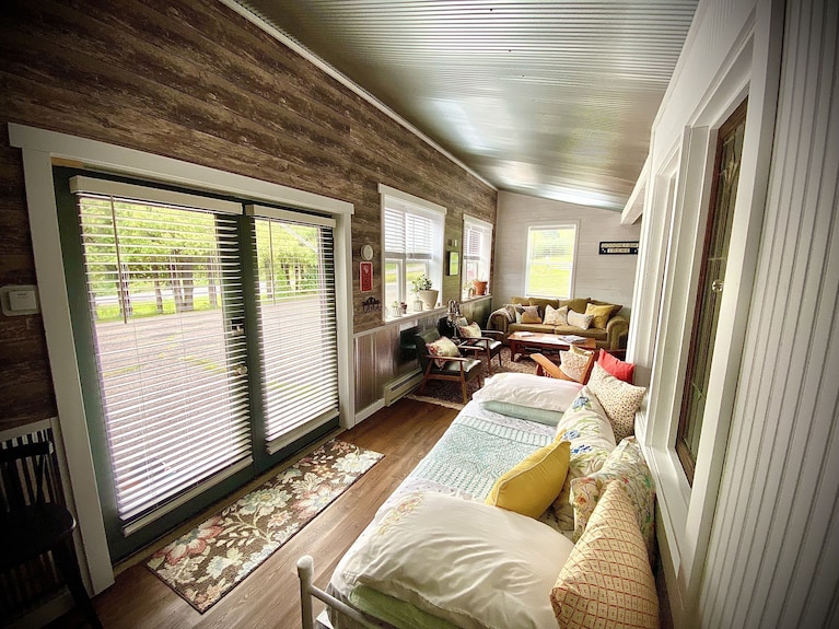 Quiet, Peaceful, Spotless Studio Near Lake Superior And All Bayfield Amenities. - Bayfield Apple Festival