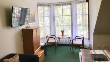 Quarto triplo standard (8) | Roupas de cama antialérgicas, berços grátis, berço de viagem