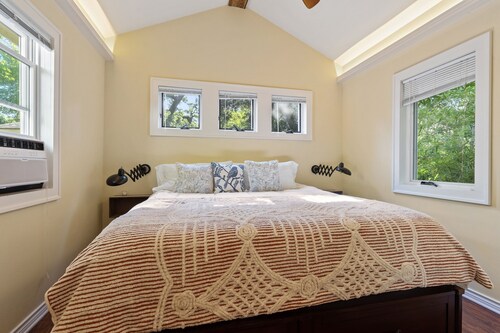 Walk To South Congress And Music Lane. Cozy Treehouse 1 Bedroom - Austin, TX