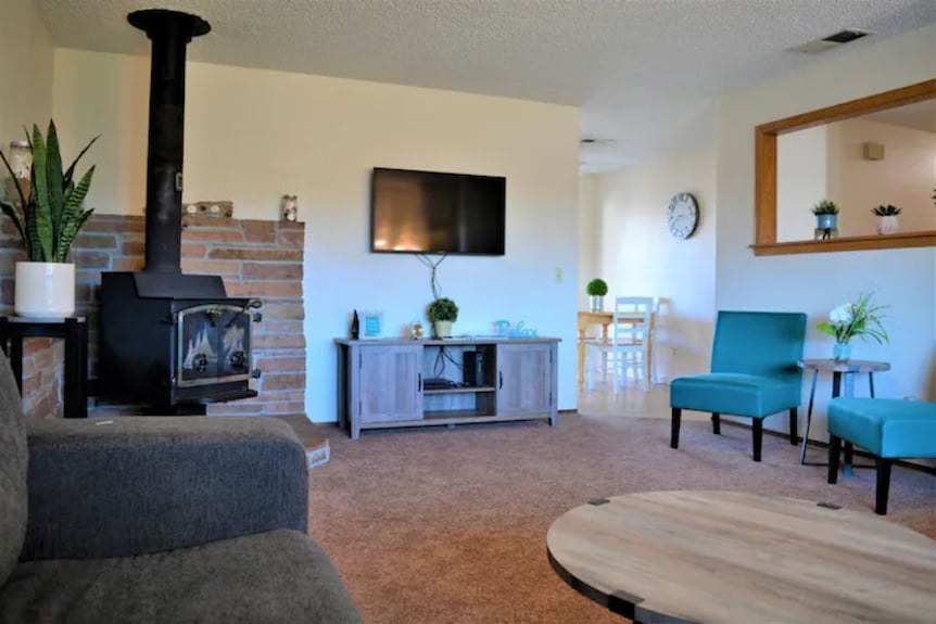Cozy Coastal Getaway- Feels Just Like Home - McKinleyville, CA