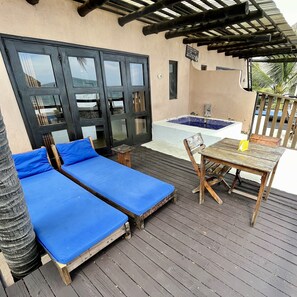 Um polibã, toalhas fornecidas 