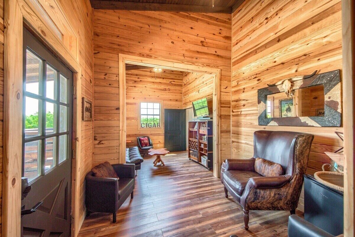 Peaceful Cabin Escape On A 65-acre Longhorn Ranch - New Braunfels, TX
