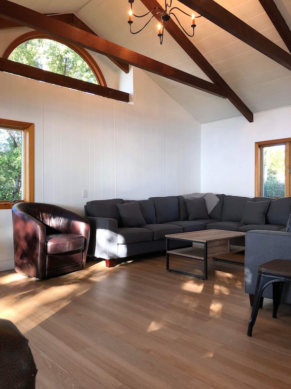 Lakeside Sunset Cottage & Hot Tub - 佛蒙特州