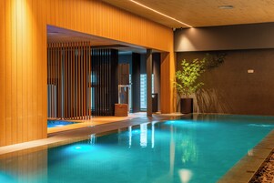 2 piscinas internas