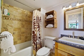 Apartamento em Condomínio Fechado, 1 cama king-size e sofá-cama (Kona Pacific A206) | Casa de banho