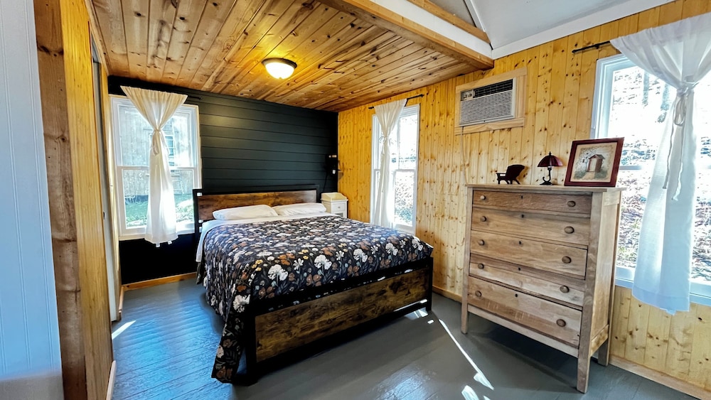 Cozy Charm - Cabin 2 - Clear Lake, MN