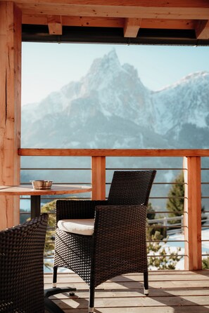 Suíte luxo | Roupas de cama antialérgicas, cofres nos quartos, Wi-Fi de cortesia