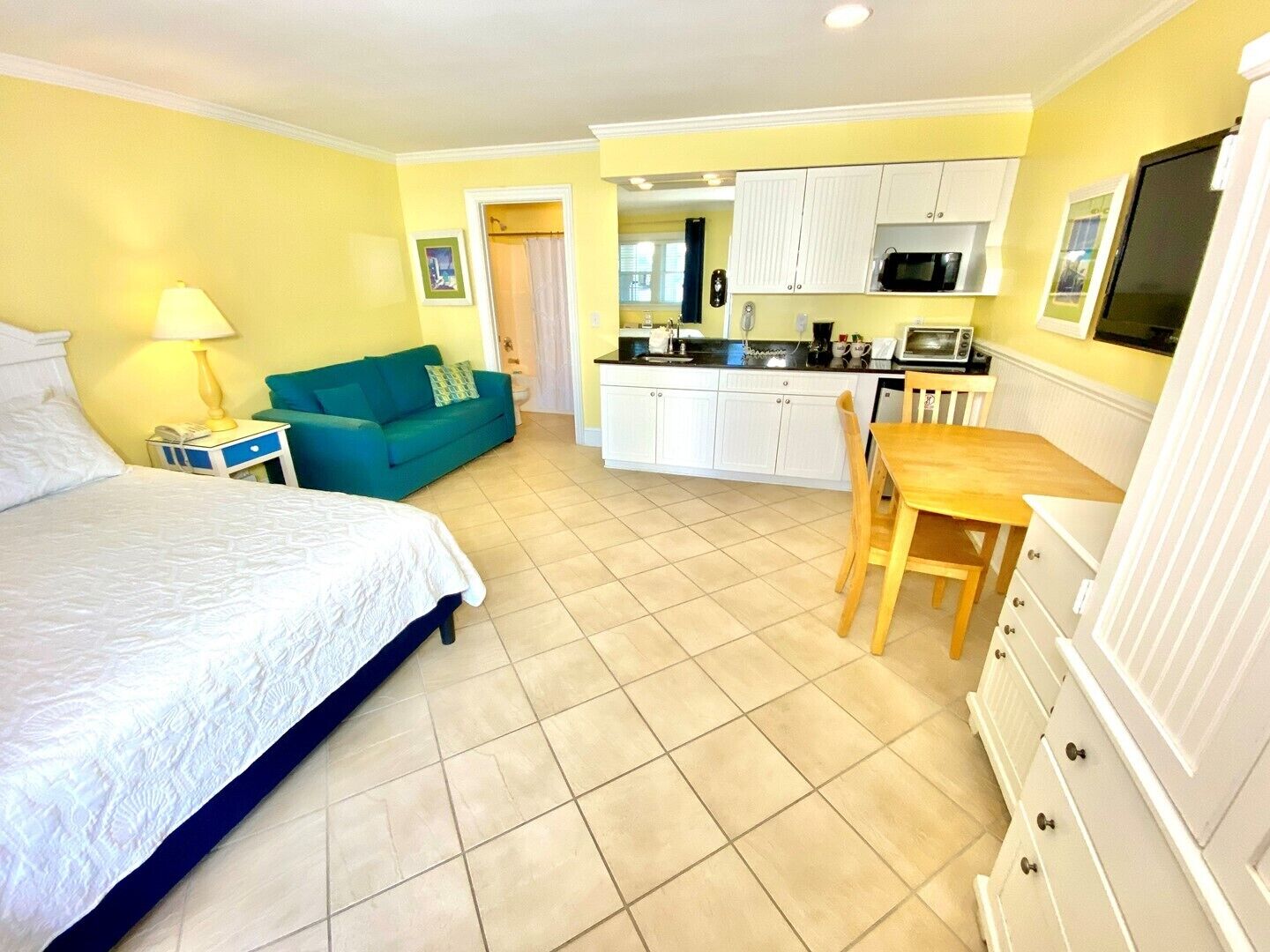 Pet-friendly, Hidden Gem, 3 Blocks To Beach! Unit 203 - Morehead City