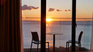 Suite-Estúdio Deluxe, vista para o mar | Cortinas/cortinados opacos, Wi-fi grátis, roupa de cama fornecida