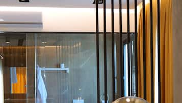 Suite-Estúdio Deluxe, vista para o mar | Cortinas/cortinados opacos, Wi-fi grátis, roupa de cama fornecida