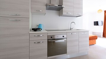 Villa Clássica | Cozinha partilhada | Um frigorífico/congelador grande, um forno, uma placa de cozinha 