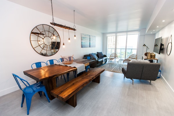 Oceanview - Incredibly Upgraded 2 Bedroom + Den - Sunny Isles Beach, FL