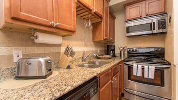 Suíte | Cozinha privada | Micro-ondas, cafeteira/chaleira, torradeira