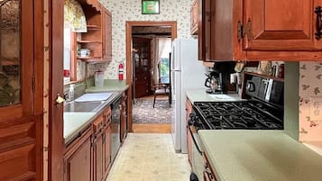Casa, 2 camas queen-size (Kurtz Cottage) | Cozinha privada | Um forno