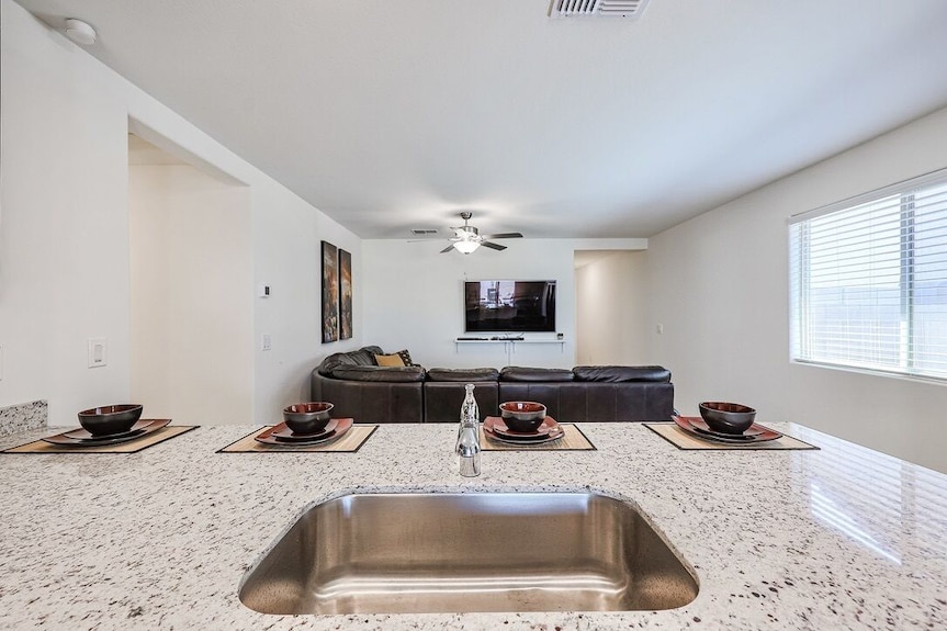 Luxe Private Getaway Near Main St & Skyline Park! - 巴克艾