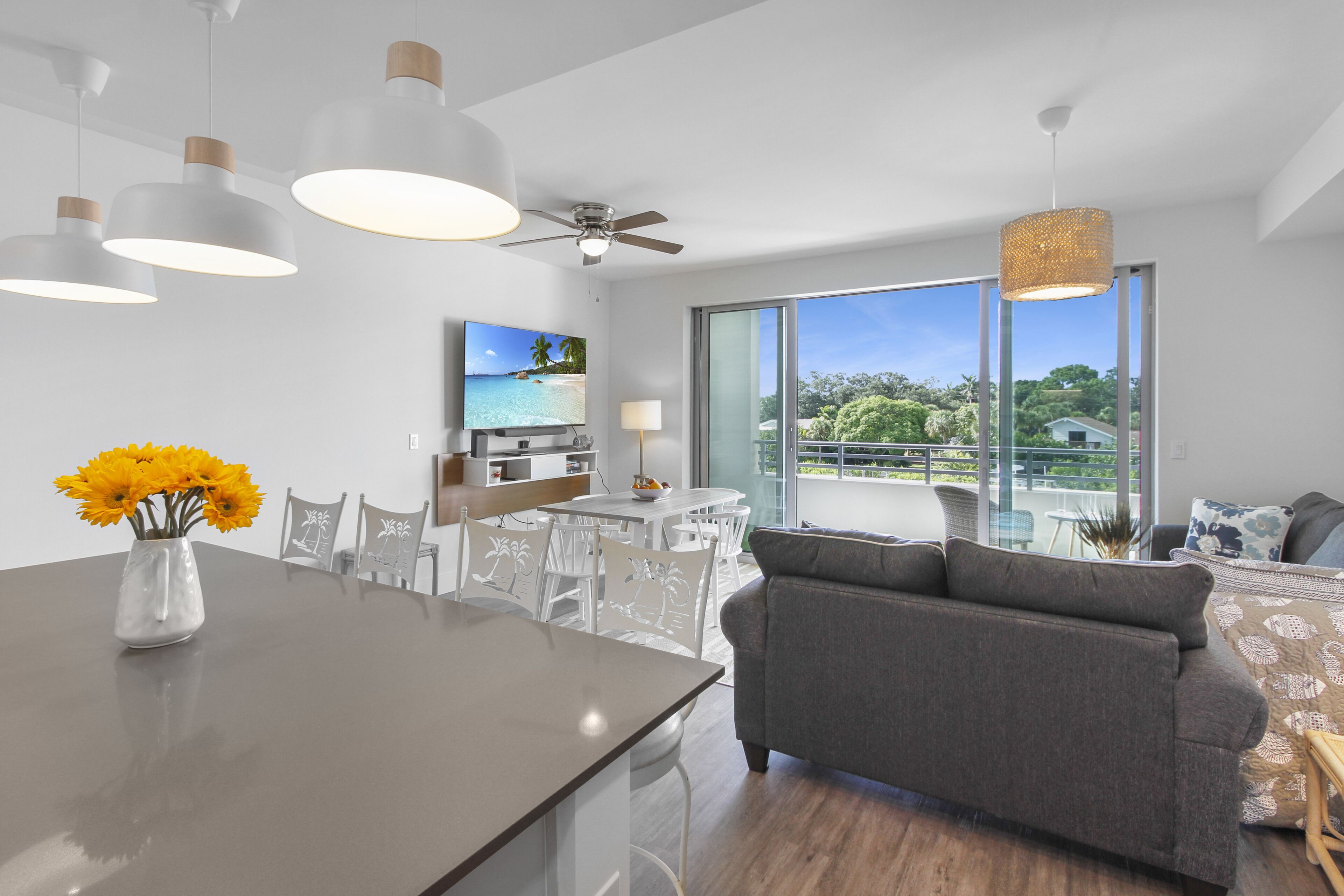 Ocean Style 1/1.5 Condo The Strand Water View! - Sarasota, FL