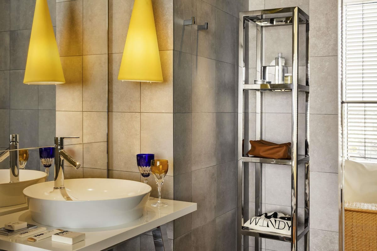 Quarto executivo, 1 cama King (Panoramic Paris Montmartre) | Roupas de cama premium, camas com colchões pillow-top