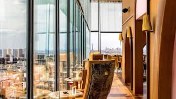 Café da manhã com buffet diário (EUR 29 por pessoa)
