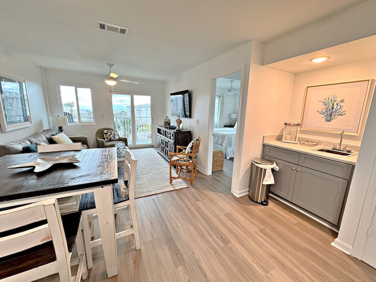 Waves, Sand And Fun In The Sun!. Come And Make Some Memories!️️ - Alabama