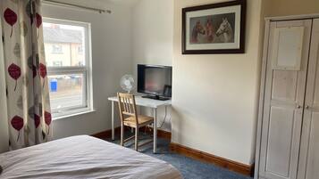 2 quartos, com decoração personalizada, com mobília individualizada