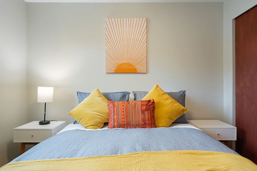 Perch - Gathering Spot: Spacious 5br Home In Shoreline - Shoreline, WA