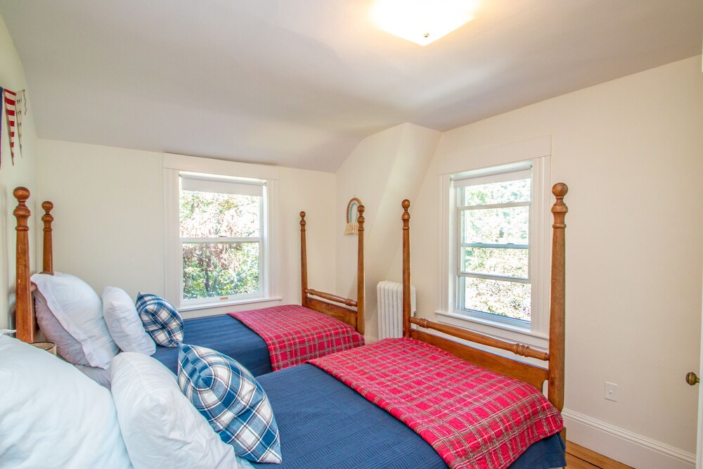Historic Wolfeboro Home One Block To Village - Wolfeboro, NH