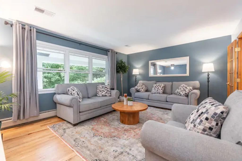 In Town, With Pool! Fresh & Comfortable | 4br 3ba - Saratoga Springs, NY