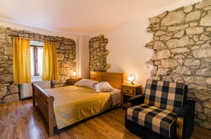 Quarto triplo família | Wi-Fi de cortesia, roupa de cama