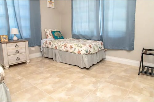 Sun House - Central Location With Pool - The Bahamas