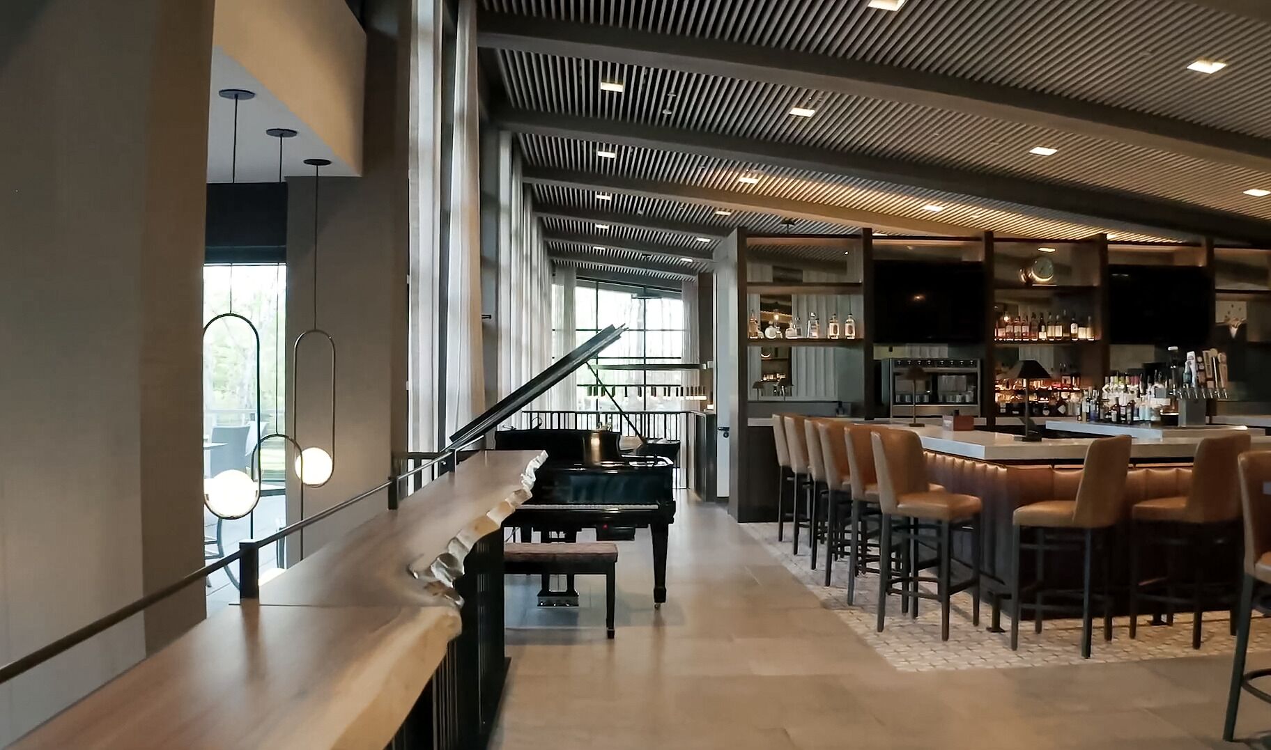 Serve jantares e happy hour 
