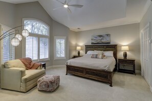 5 quartos, ferro/tábua de engomar, roupa de cama fornecida 