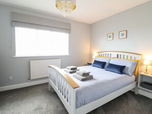 2 quartos, individualmente decorados, individualmente mobiliados