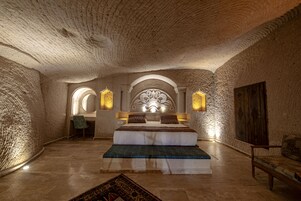 Quarto Signature | Minibar, com decoração personalizada, com mobília individualizada 