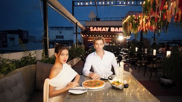 2 bares/lounges