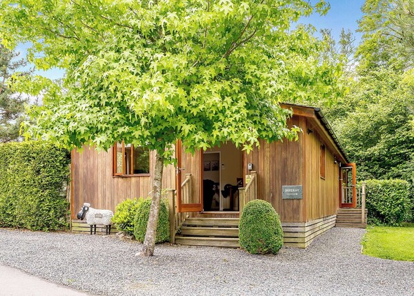 Semi-detached Deluxe Lodge Offering The Perfect Romantic Retreat. - Grange-over-Sands